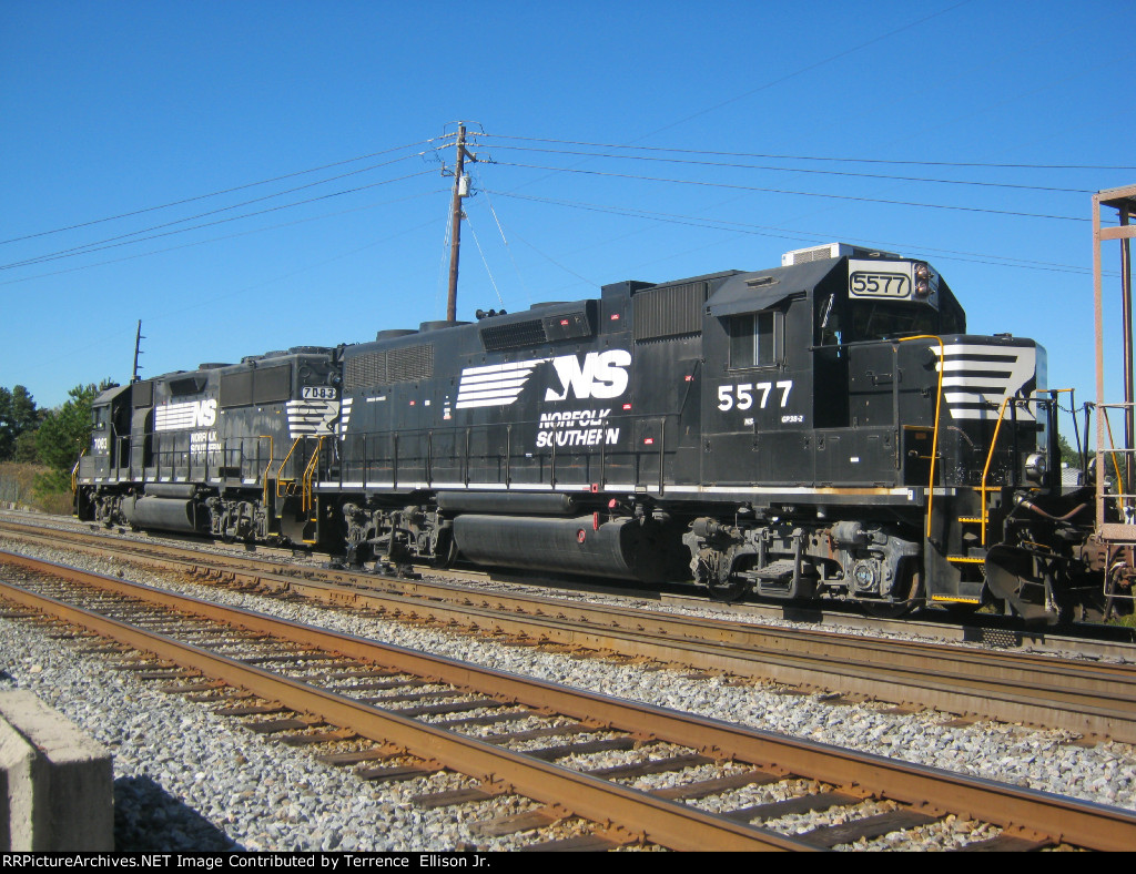 NS GP50 7083 & NS GP38-2 5577 Pic 2